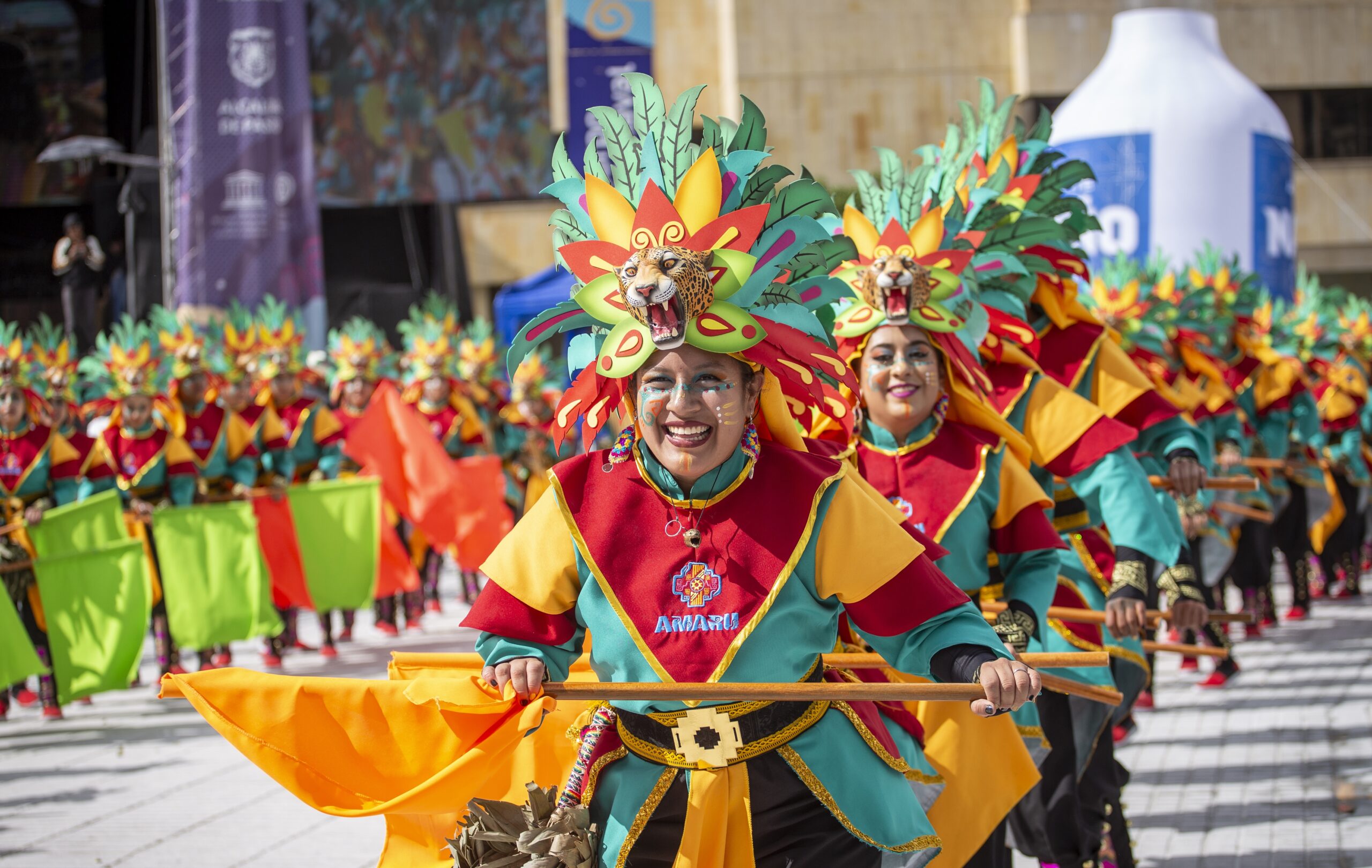¡El centro de Bogotá se viste de fiesta con el Carnaval de Negros y ...